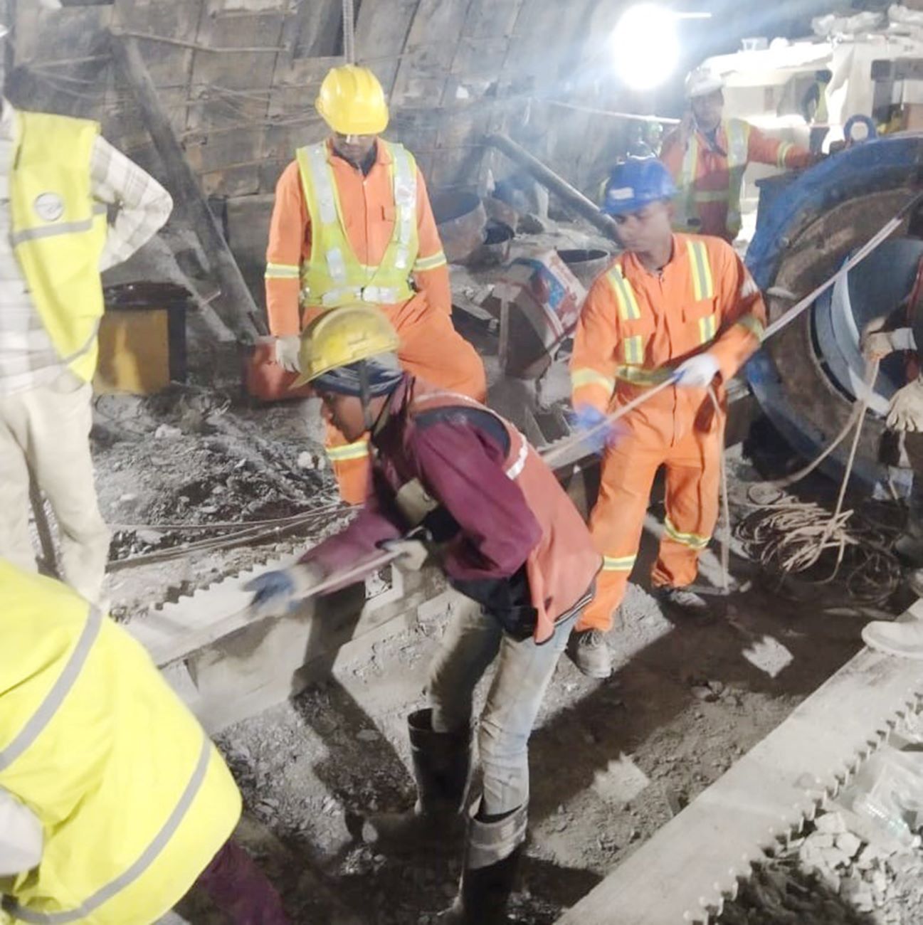 workers trapped in a collapsed tunnel saved by volunteer rescuers.