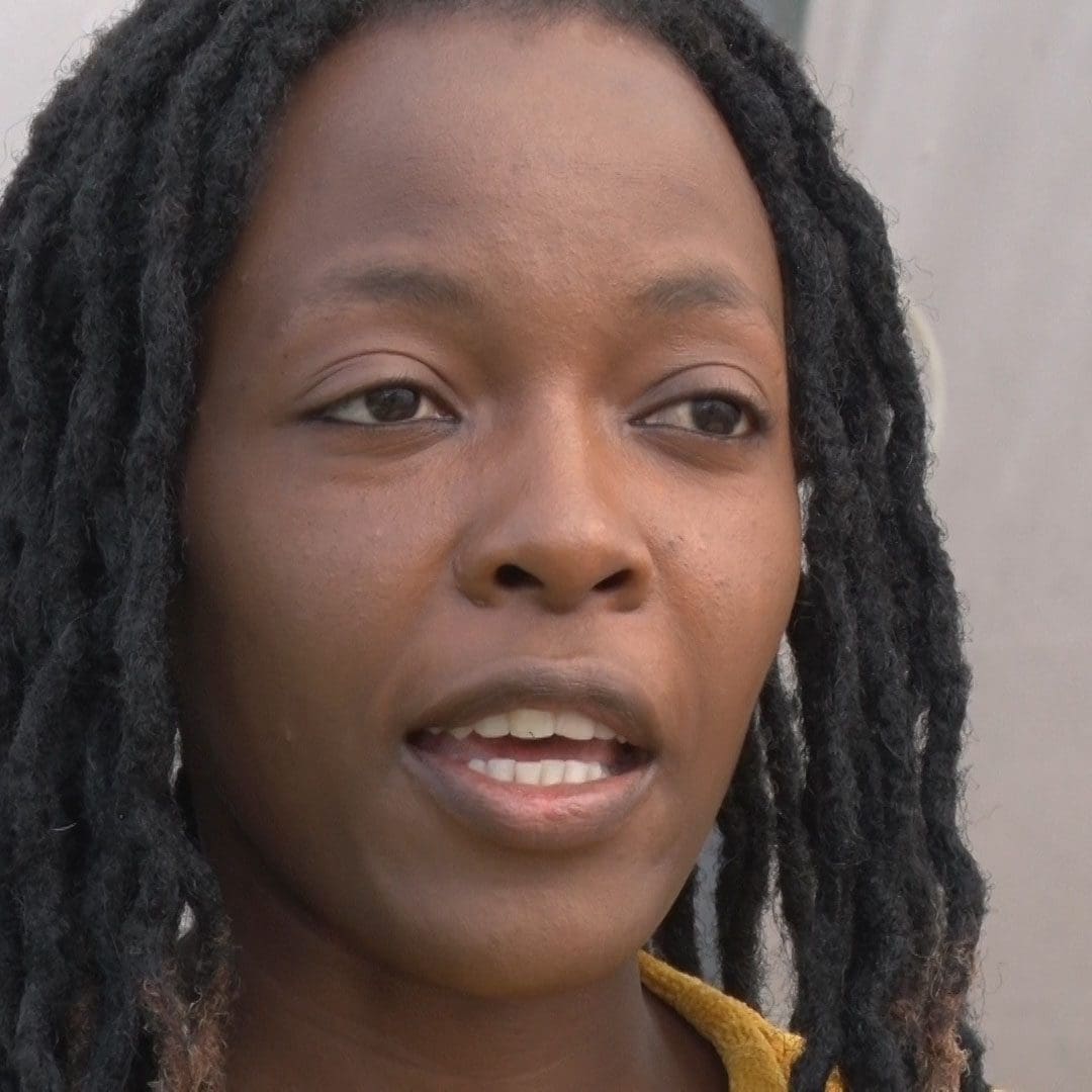 Madre e hija en Zimbabue expande la industria de la agricultura hidropónica