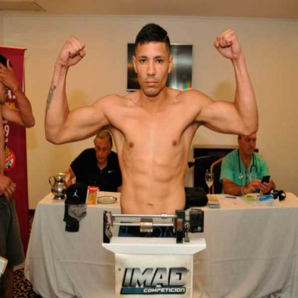 Street sweeper represents Argentina in boxing championship