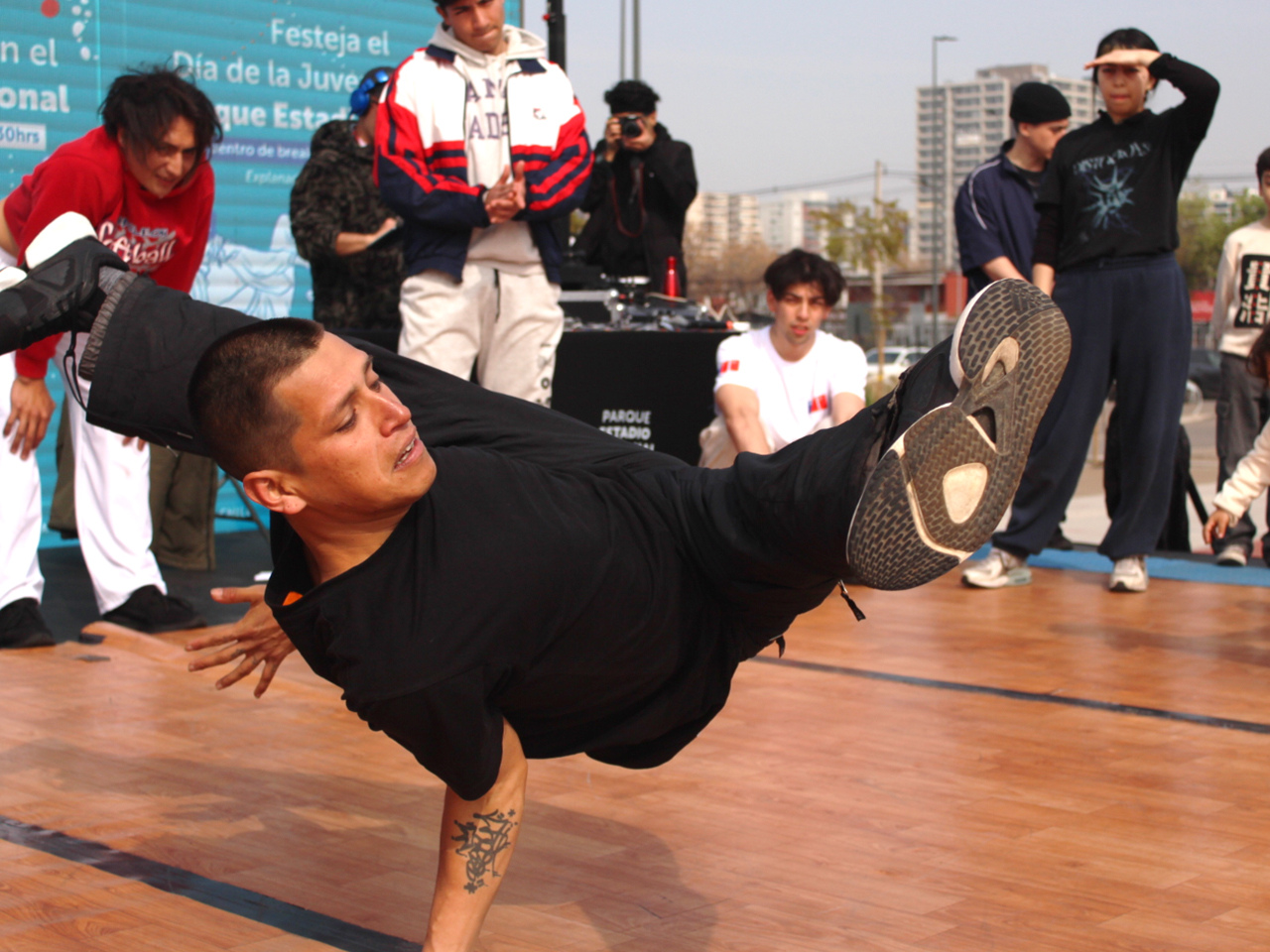 Breakdancing shines at Santiago's Estadio Nacional park