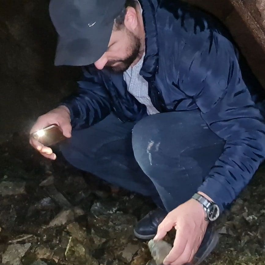 Minero en Albania herido en explosión, organiza trabajadores sindicales